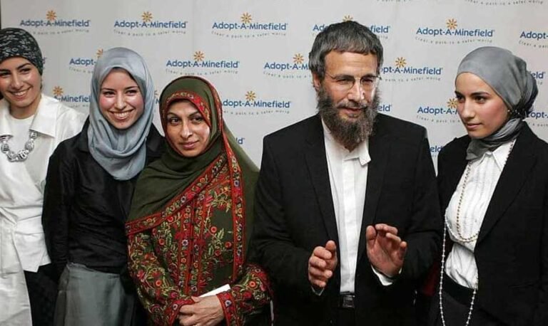 Fauzia Mubarak Ali’s Early Years, Partnership with Yusuf Islam, Passion ...